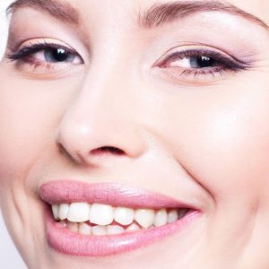 Pourquoi ma joue est-elle enflée ? (+ remèdes maison) - DrSoleil